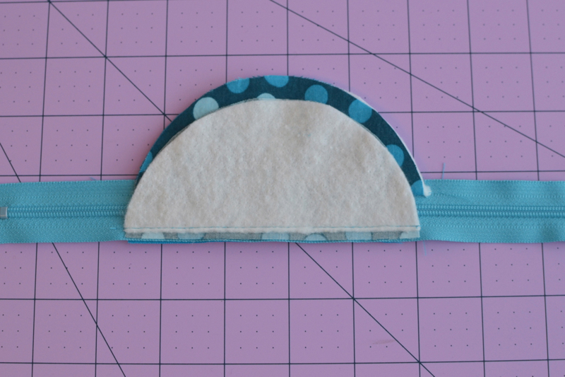 Circle Zip Earbud Pouch Tutorial - Dog Under My Desk