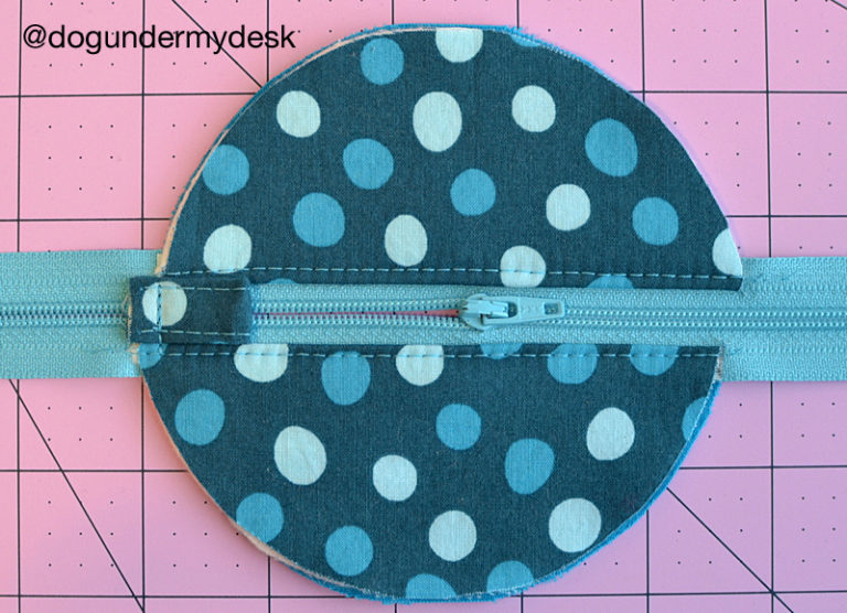 Circle Zip Earbud Pouch Tutorial - Dog Under My Desk